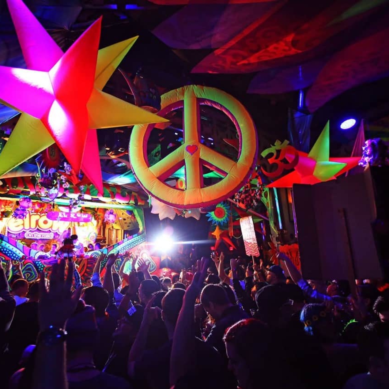 Psychedelic Retro | Indoor Venue Decoration - Worlds Of Wonder Decor